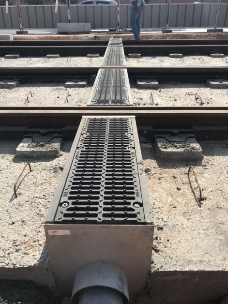 HOCHBELASTBARE ENTWÄSSERUNGSLÖSUNGEN FÜR TRAM UND SCHIENE - Bauspot.de