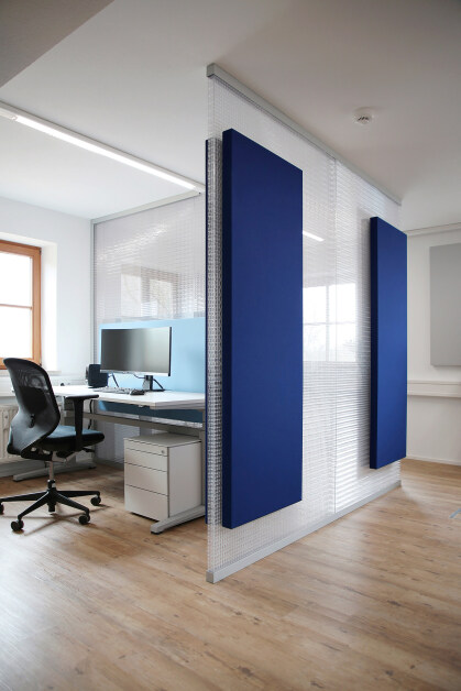 Akustische Raumteiler mit Sichtschutz - Bauspot.de